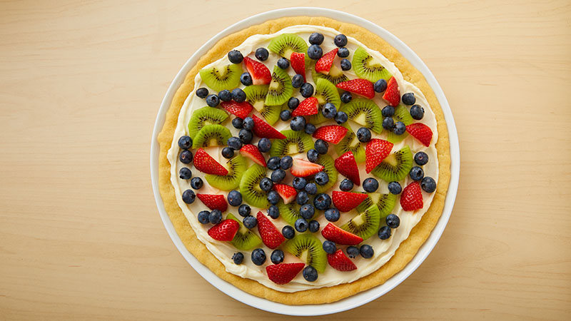 How to Make Fruit Pizza - Pillsbury.com